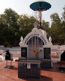 The Goan EveryDay: ﻿Milagrincho Khuris: The Cross which protected Anjuna