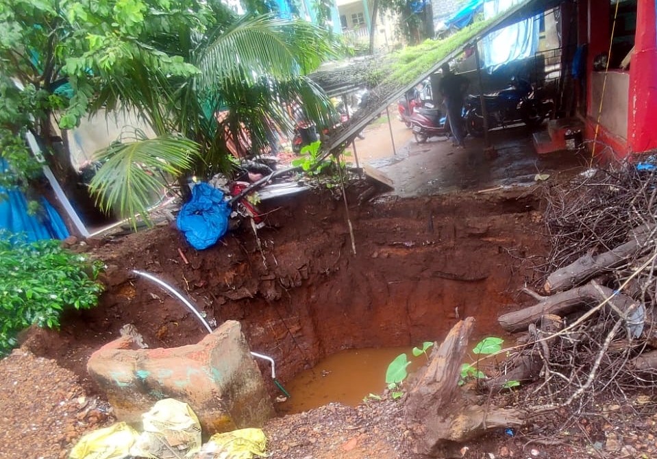 The Goan EveryDay: Well collapses in Mapusa, now poses threat to house