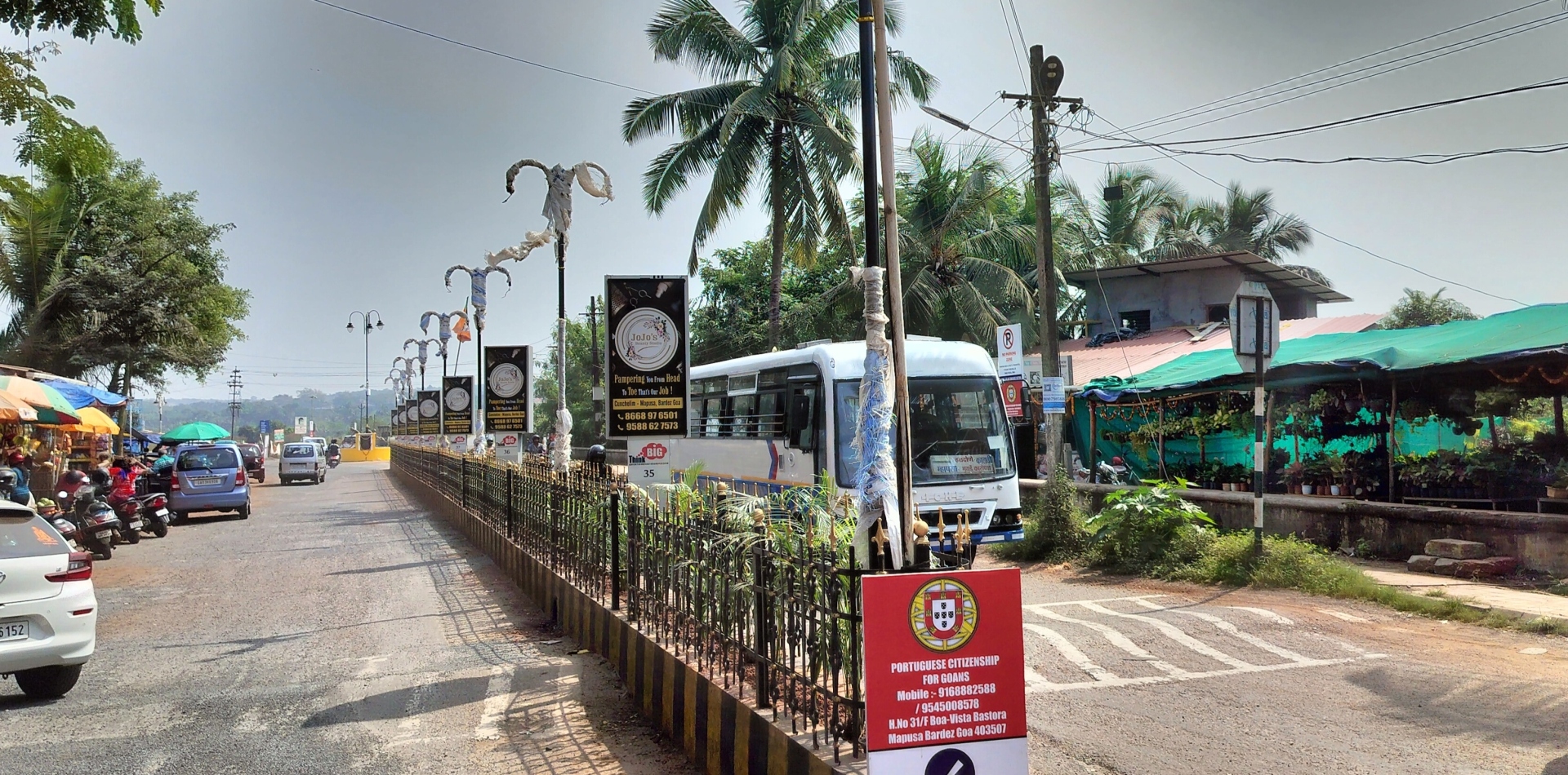 The Goan EveryDay: Busy Bastora junction gets much-needed traffic island