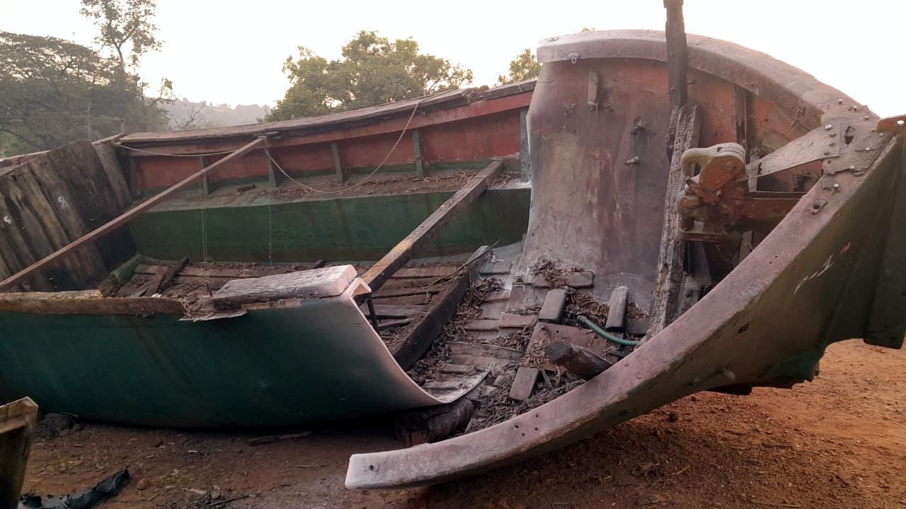 The Goan EveryDay: Canoe involved in illegal sand mining destroyed at ...