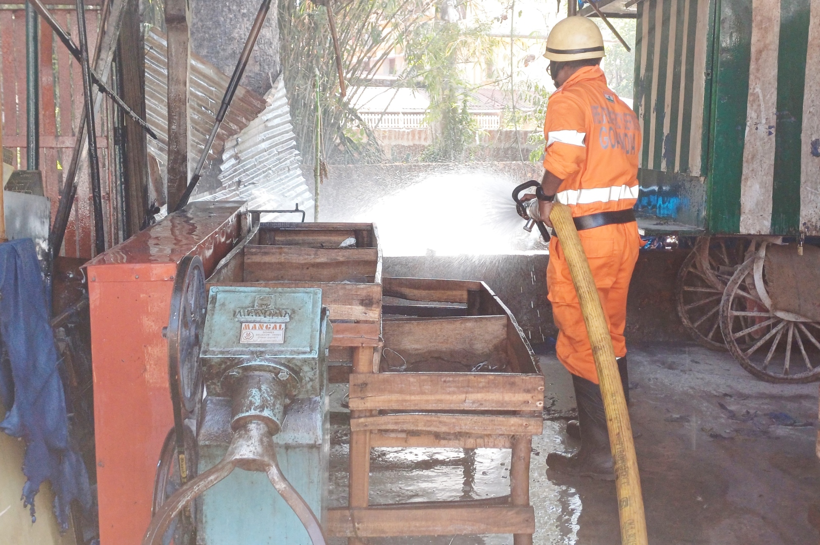 The Goan EveryDay: Fire from garbage dump spreads to 2 Colva shops