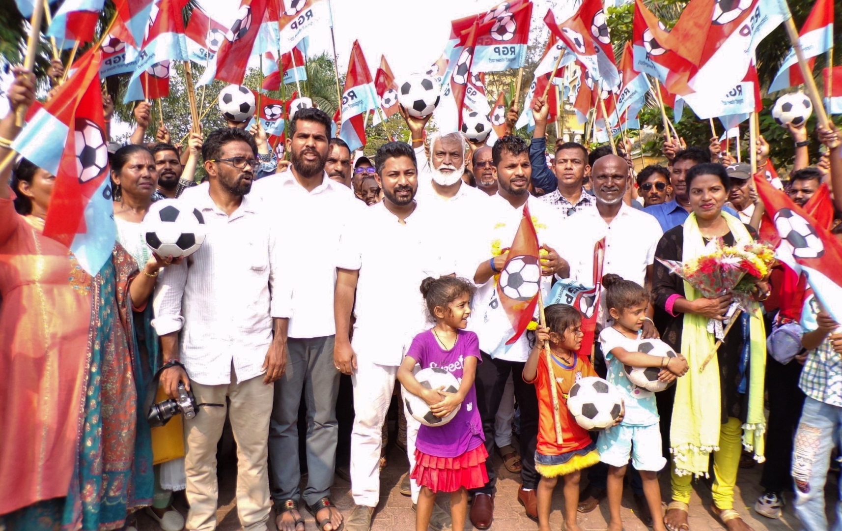 The Goan EveryDay: In show of party flags, ‘football’ symbol, Rupert ...