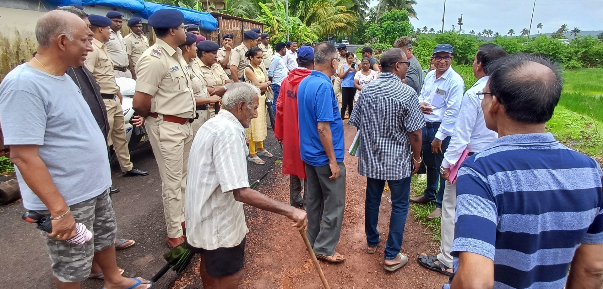The Goan EveryDay: Borim bridge demarcation standoff: Farmers reject ...