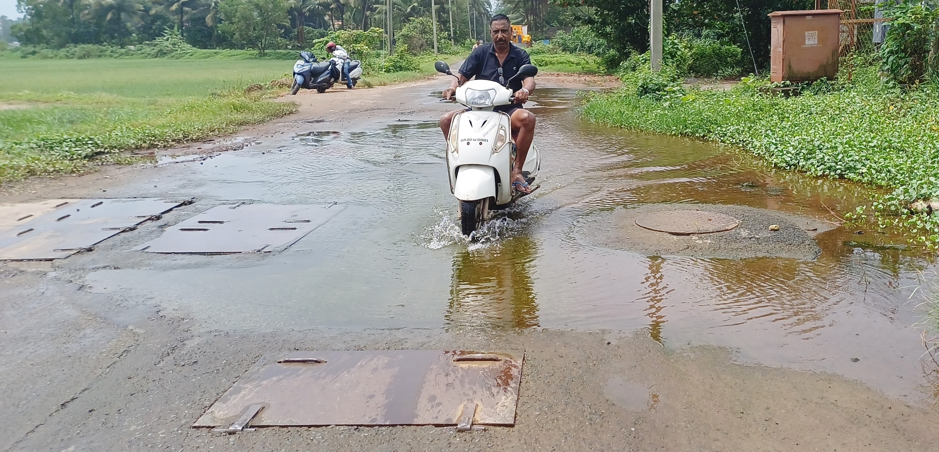 The Goan EveryDay: Colva villagers irked over overflowing sewage chambers
