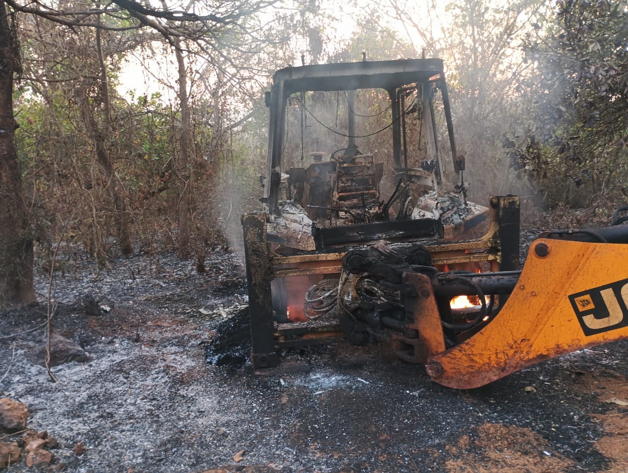 The Goan EveryDay: ﻿JCB gutted in fire at Pirna