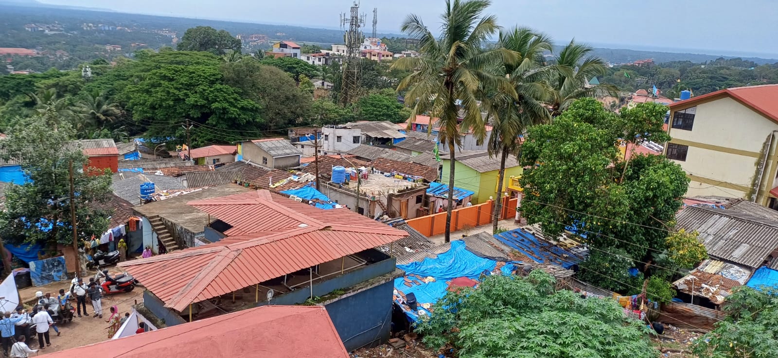 The Goan EveryDay: POWER PLAY ATOP MOTI DONGOR