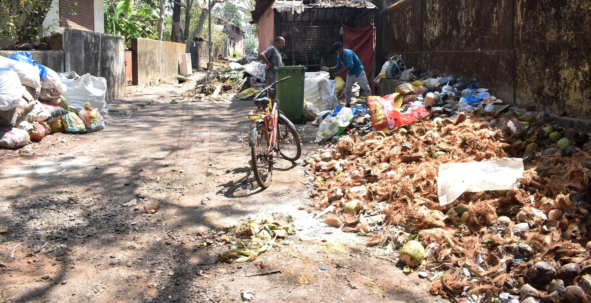 The Goan EveryDay: Dumping of waste in Comba sparks outrage