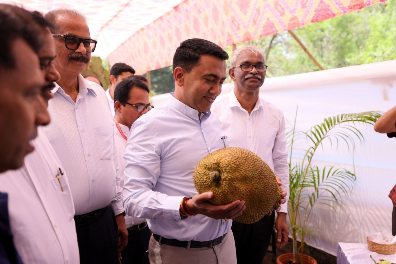 The Goan EveryDay: CM unveils agro clinic concept