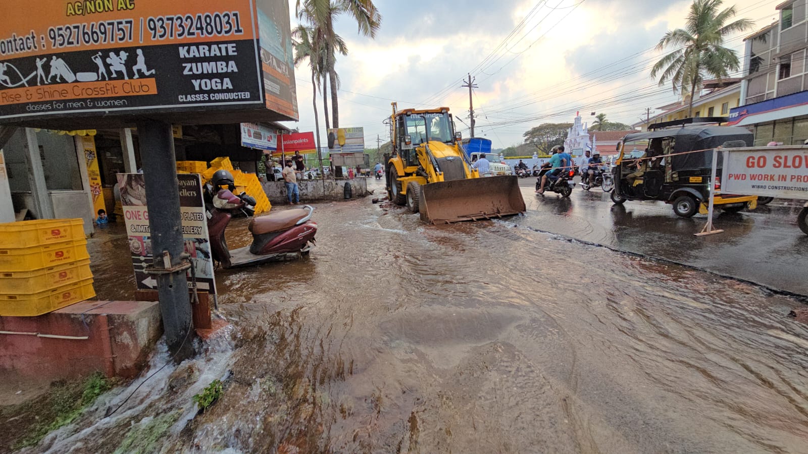 The Goan EveryDay: ﻿Major pipeline damage in Mapusa causes flooding ...