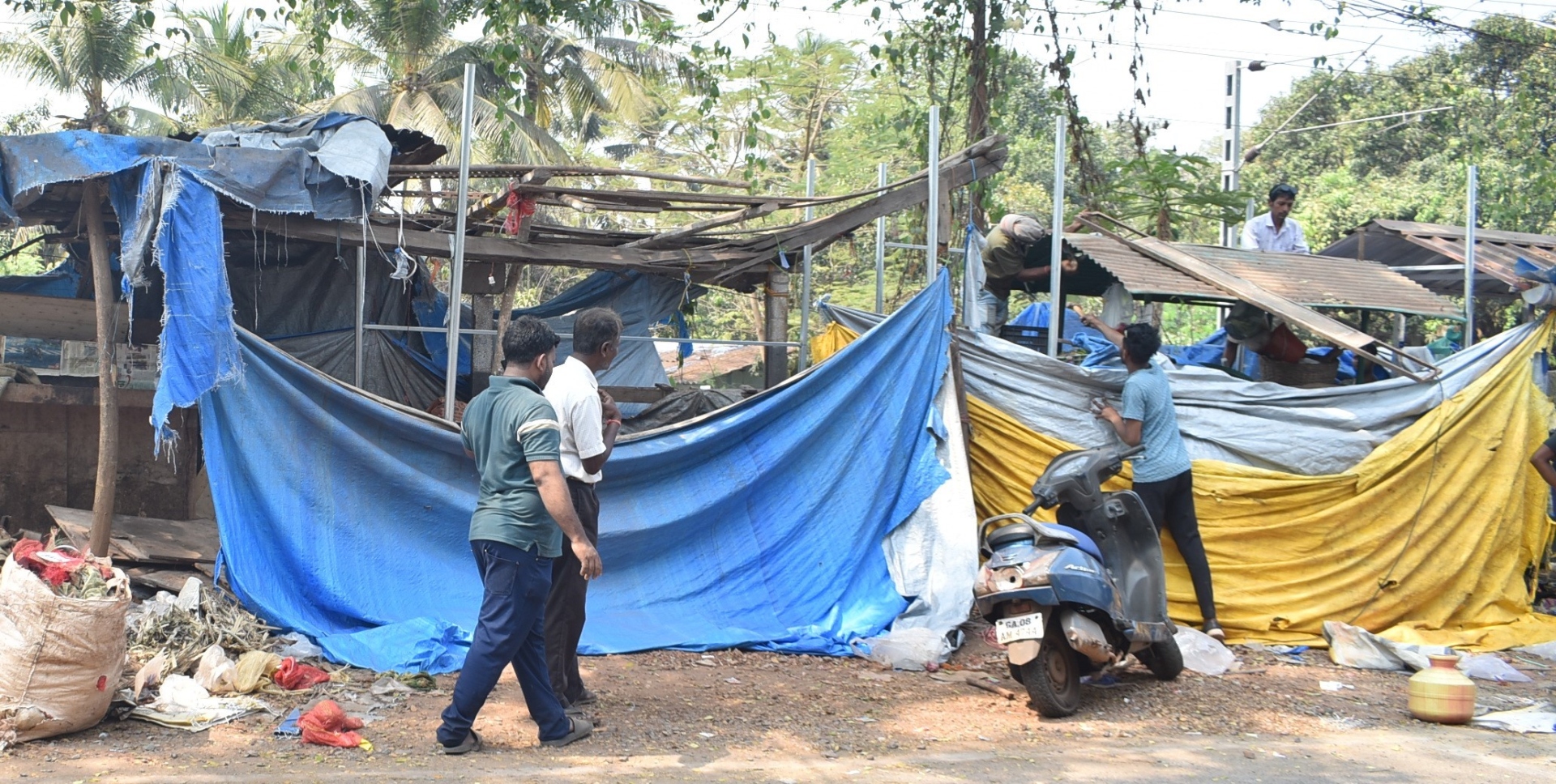 The Goan EveryDay: Gaddas along roadsides, road widening areas in ...