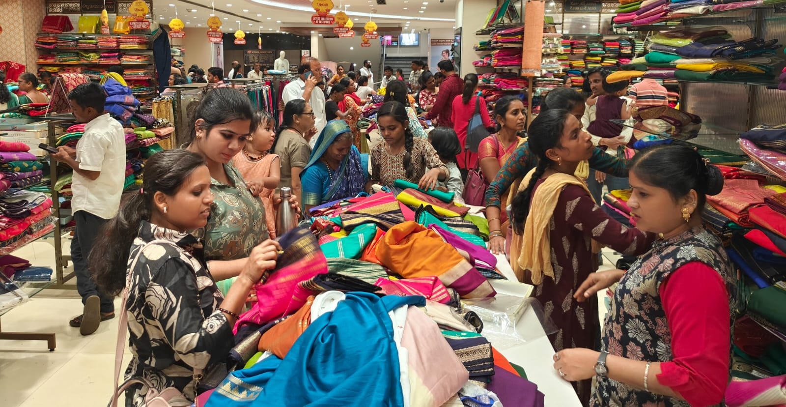 The Goan EveryDay: Goans flock to Belagavi’s BSC Textile Mall for ...