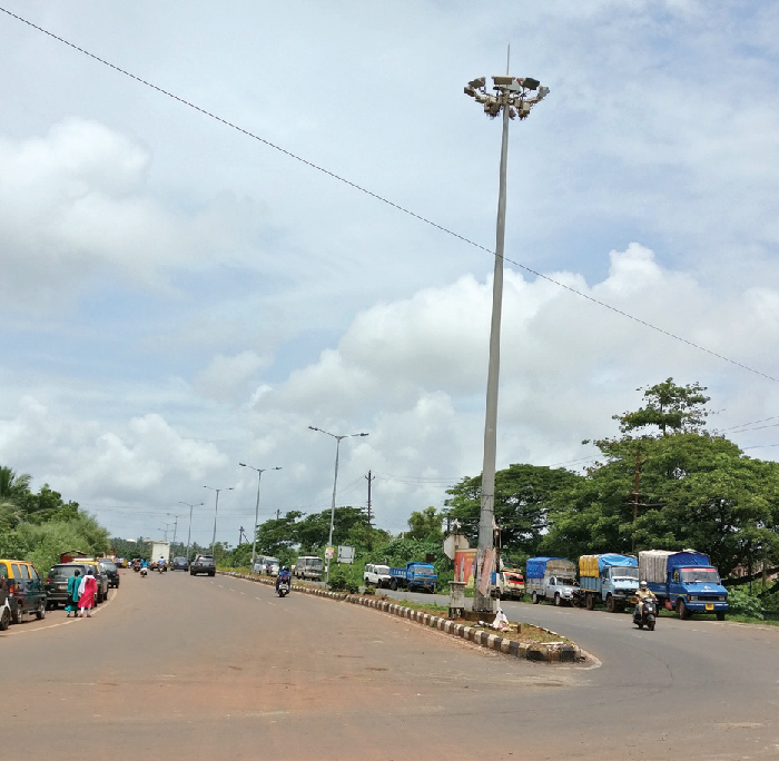 The Goan EveryDay: Varunapuri, Dabolim airport stretch turns into nightmare