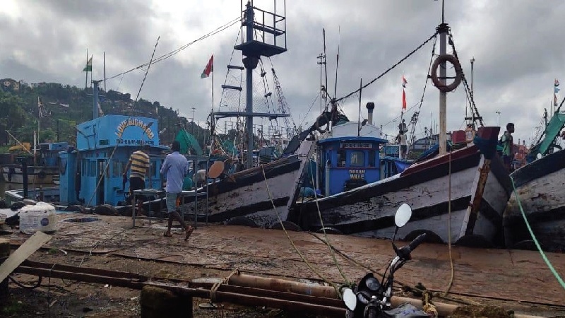 The Goan EveryDay: Workers arrive by flight as boat owners fight labour ...