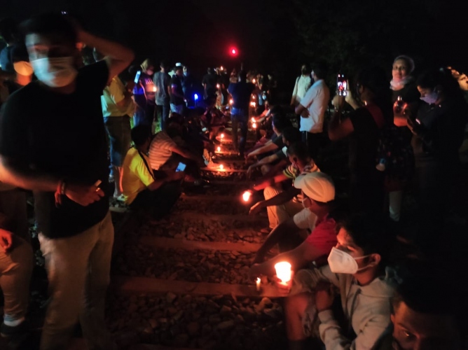 The Goan EveryDay: Night turns bright as thousands light their way to ...