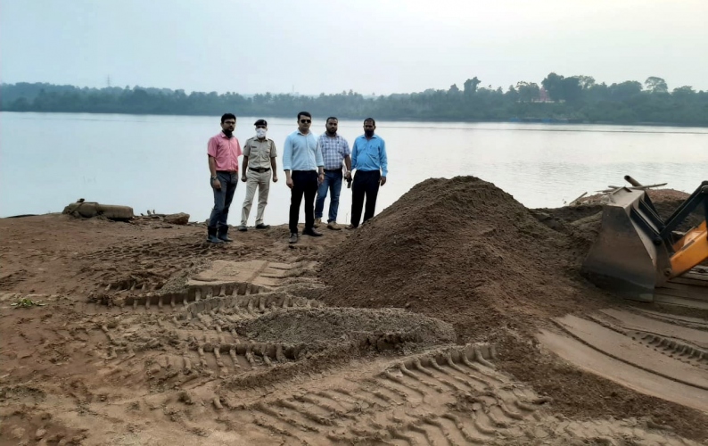 The Goan EveryDay: sand