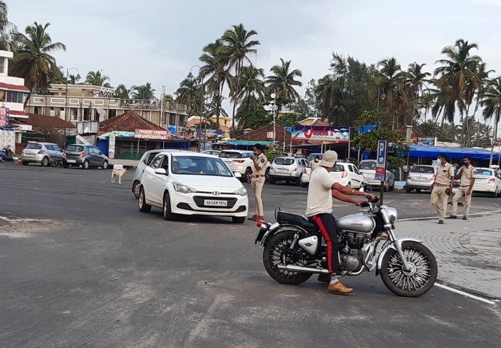 The Goan EveryDay: Police deny visitors Sunday date with Colva beach
