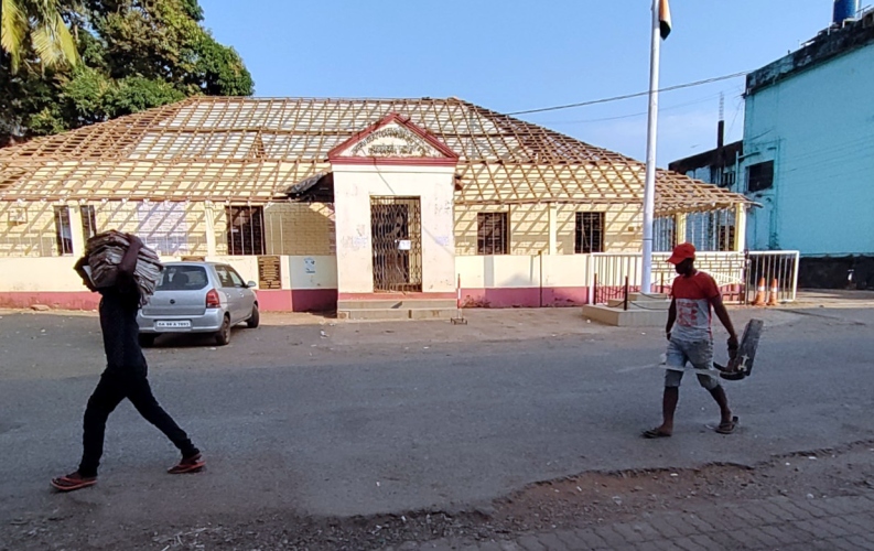 The Goan EveryDay: Portuguese-era CMC building demolition gets underway