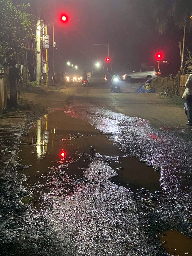 The Goan EveryDay: Work on Smart City project damages Chimbel pipeline