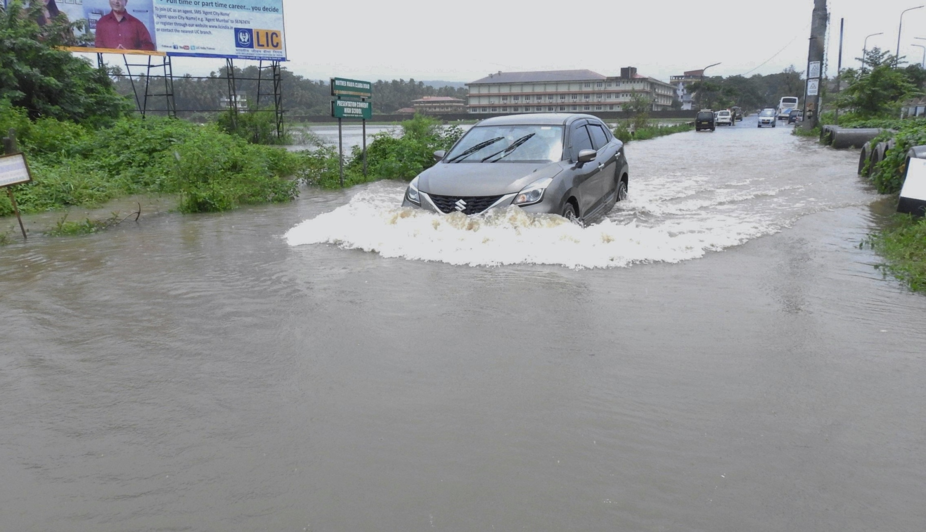 The Goan EveryDay: Main roads inundated, water enters houses in Salcete