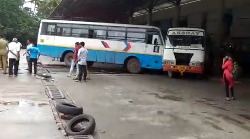 The Goan EveryDay: KTC bus hits 2 parked private buses at Canacona bus ...