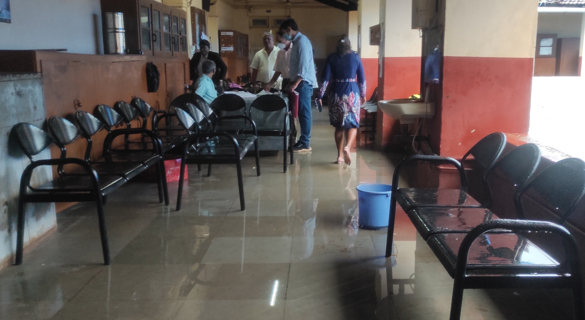The Goan EveryDay: Rain water seeps inside Margao court bldg as ...