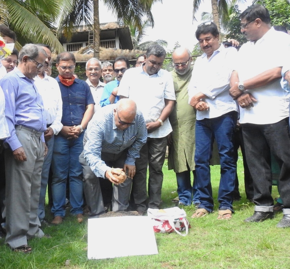 The Goan EveryDay: DIGAMBAR IN BJP, BUT WILL MARGAO WOES END?