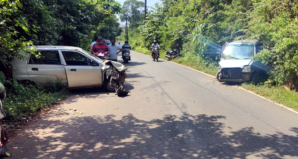 The Goan EveryDay: 2 cars collide at Cortalim The Goan EveryDay: 2 cars collide at Cortalim