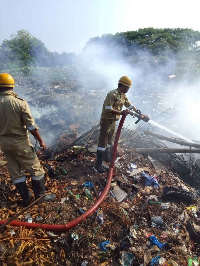 The Goan EveryDay: Margao fire brigade battles blaze at waste mound ...