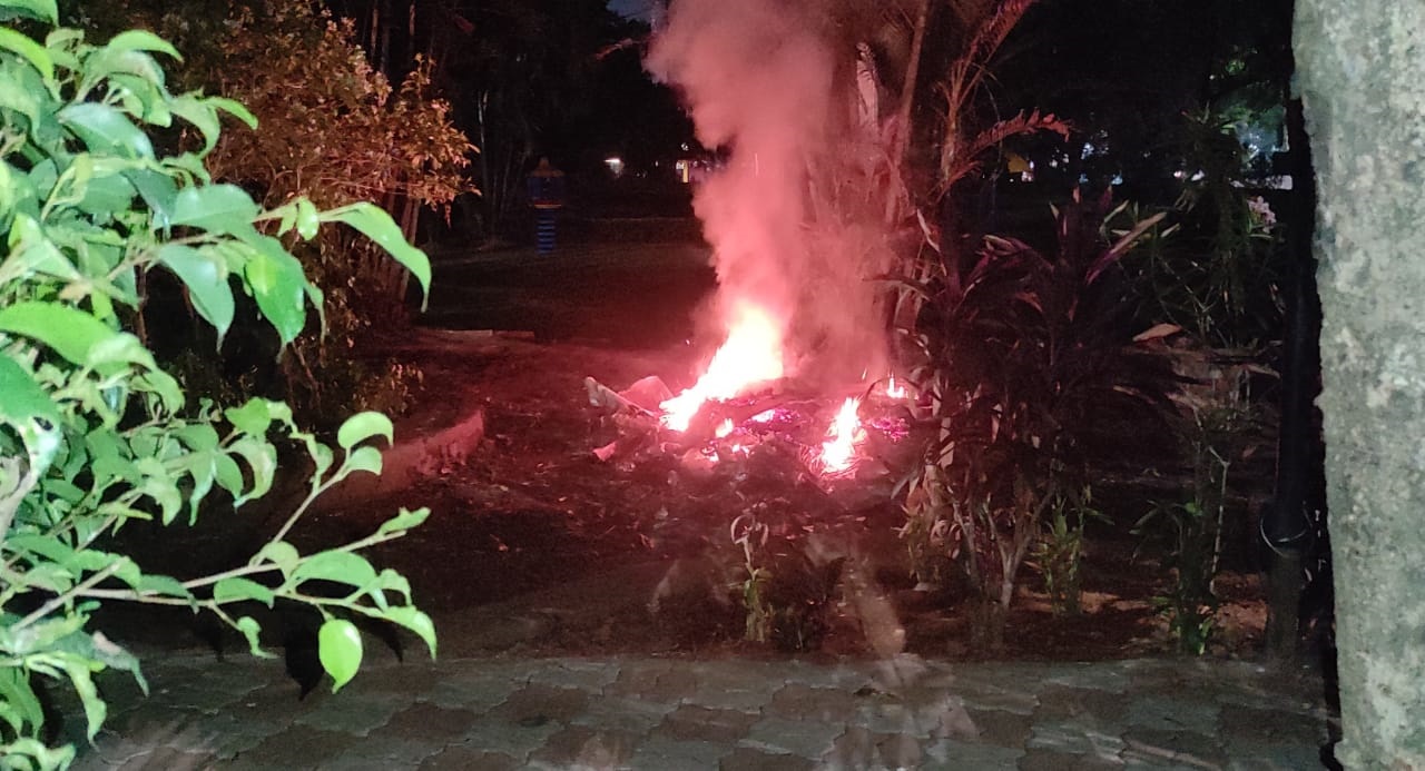 The Goan EveryDay: No let-up in waste burning at Margao council garden