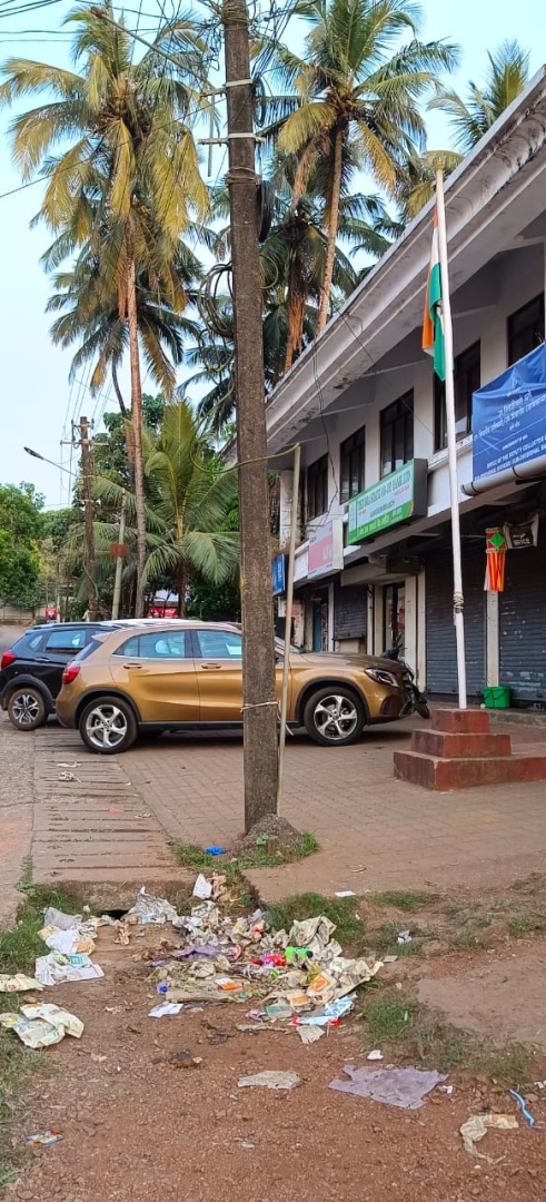 The Goan EveryDay: Sanguem locals irked over non-collection of garbage