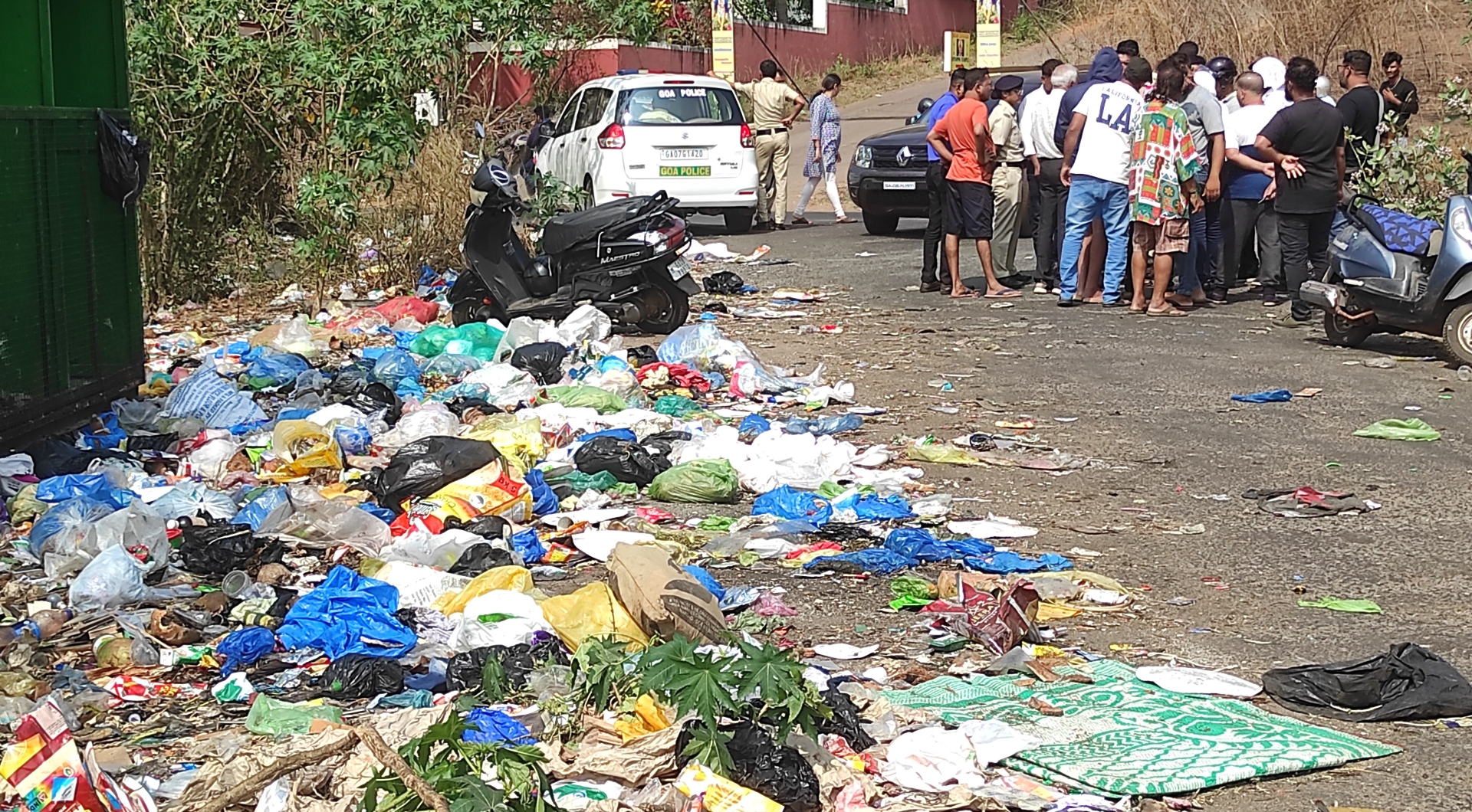 The Goan EveryDay: 2 caught red-handed dumping waste along roadside at ...