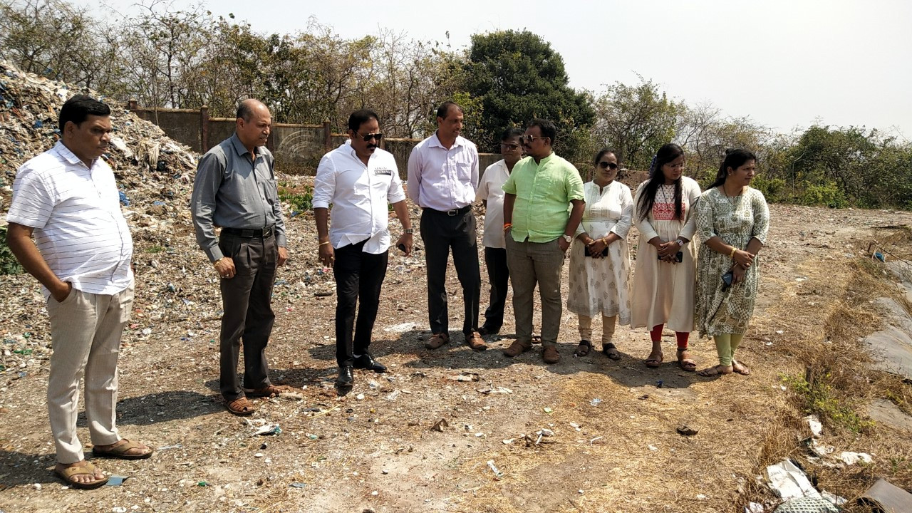 The Goan EveryDay: MLA visits idle garbage project in Pernem