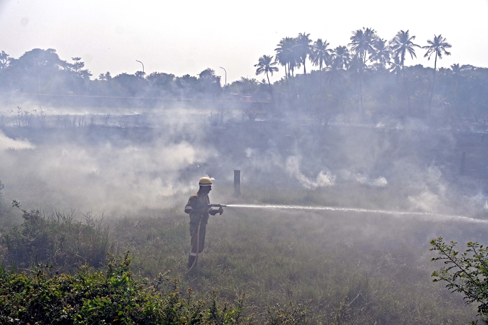 The Goan EveryDay: Now, field fires smoke Taleigao