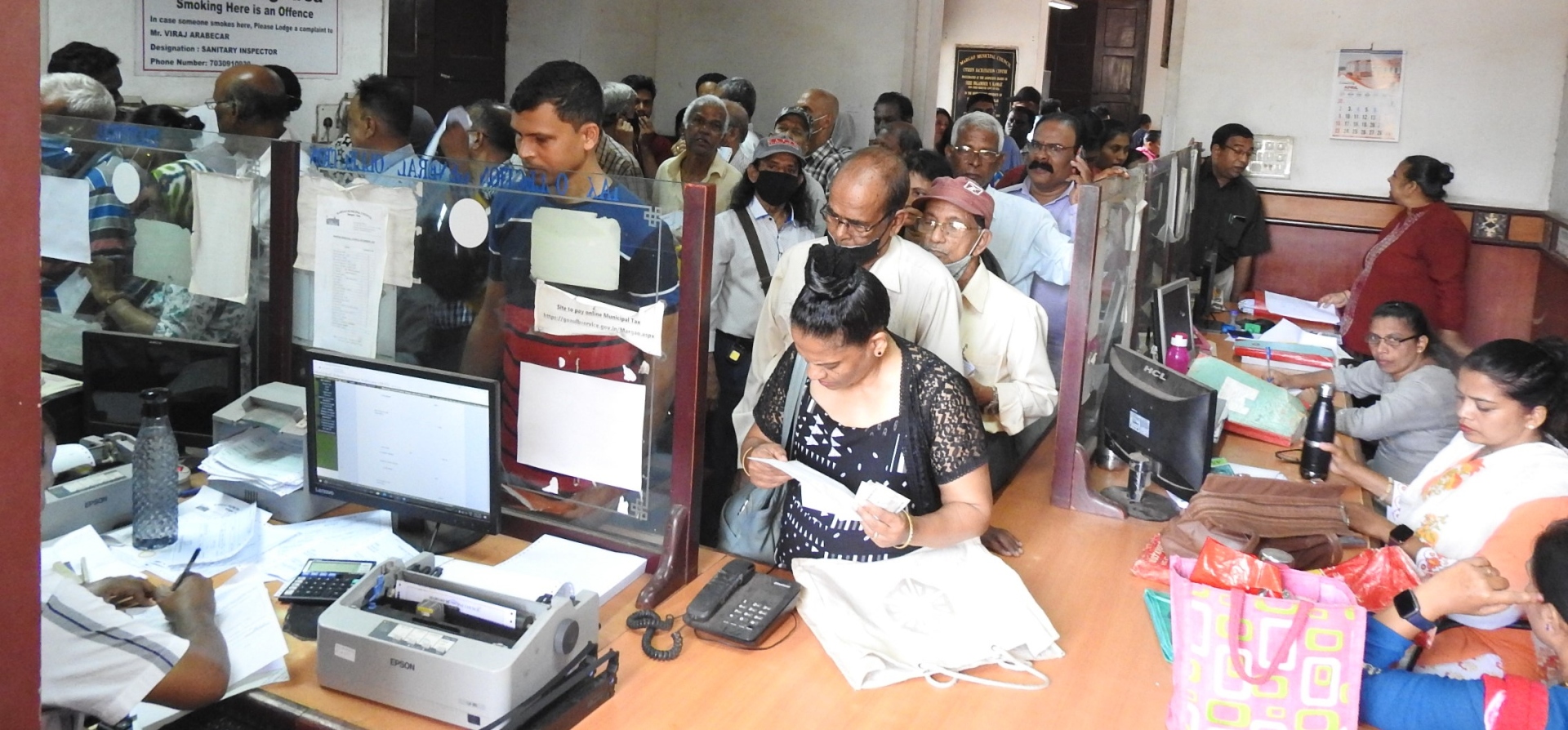 The Goan EveryDay: Serpentine queues as Day One tax collection at MMC ...