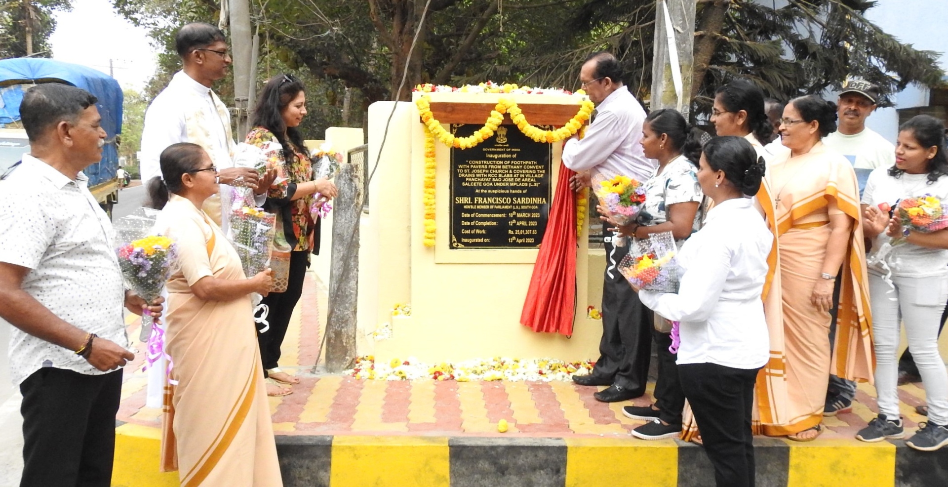 The Goan EveryDay: Footpath with pavers constructed under MPLAD scheme ...