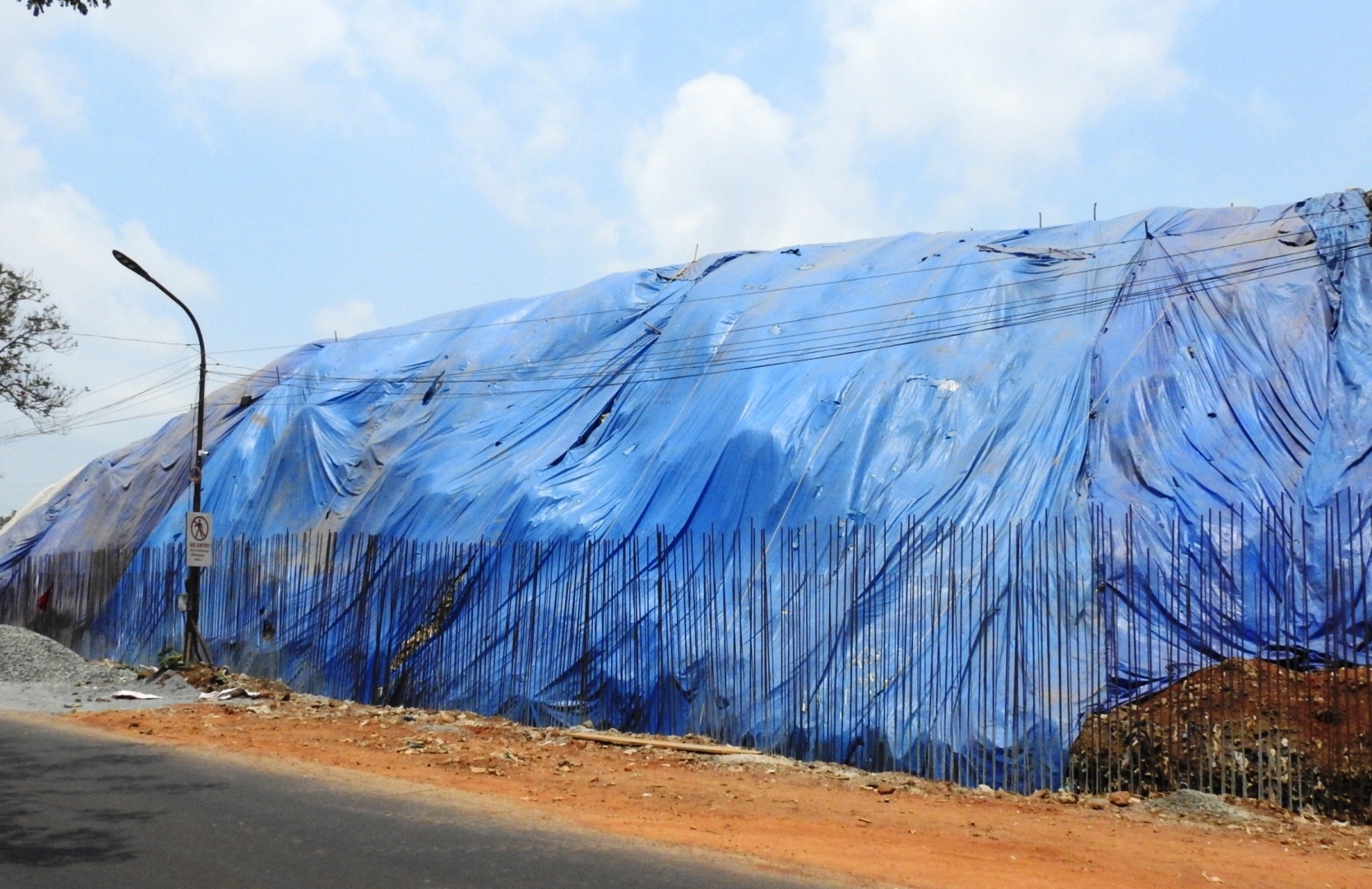 The Goan EveryDay: Decade-old ritual of covering Sonsodo dump to stop ...